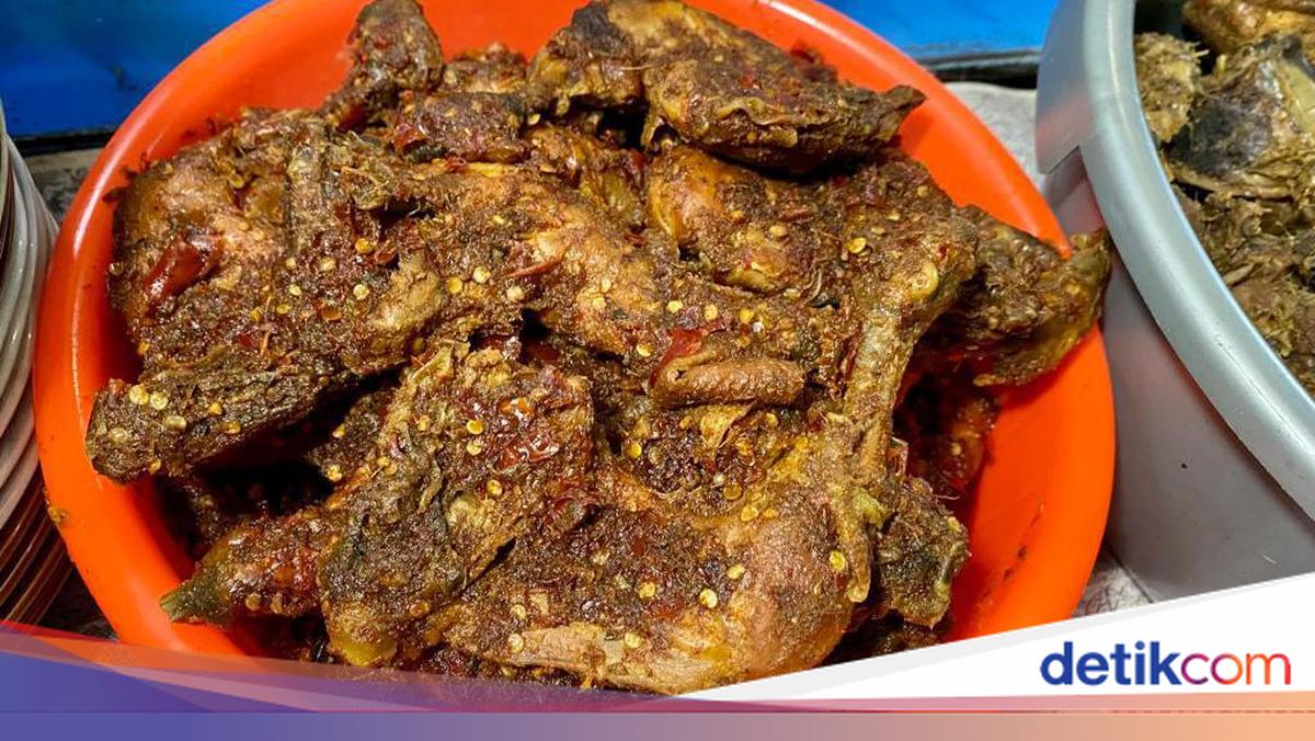Murah Enak! Nasi Bebek dan Roti Penyet Ini Jadi Incaran di Belakang GI