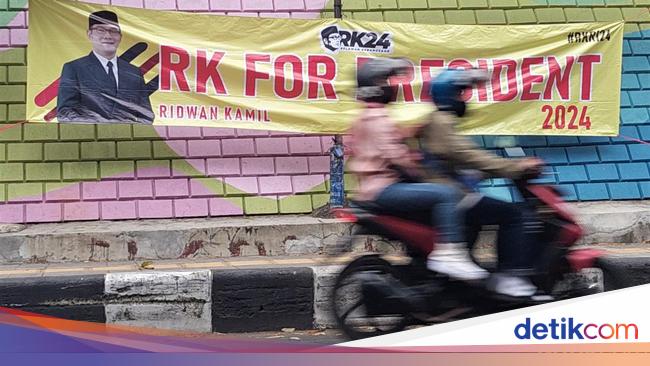 Spanduk Ridwan Kamil Calon Presiden Mejeng di Kota Bandung