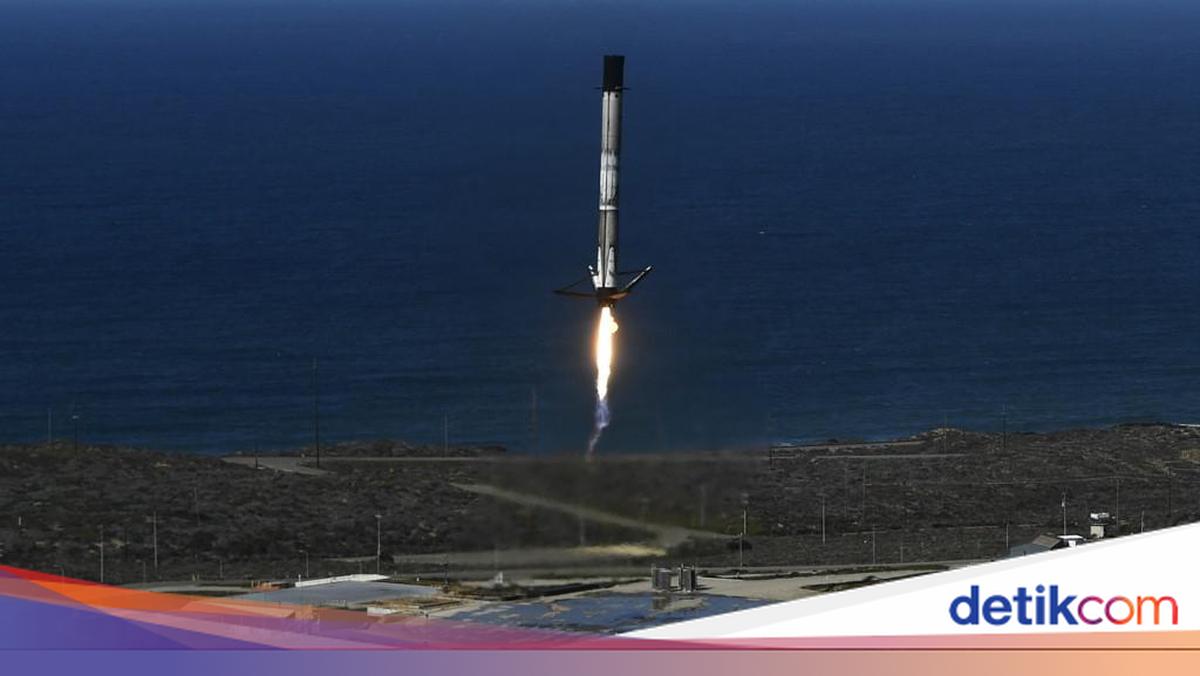 Roket SpaceX Sukses Luncurkan Satelit Mata-mata AS ke Luar Angkasa