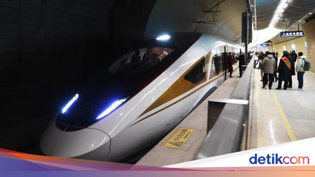 Foto: Kereta Berkecepatan Tinggi dan Stasiun Kereta Api Terdalam di Dunia