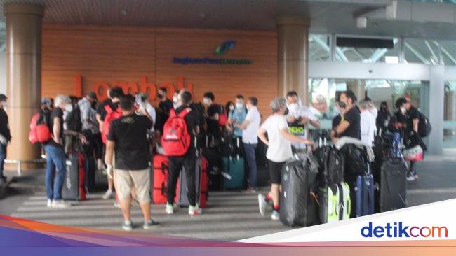 Pembalap Tes Pramusim MotoGP Mandalika Tiba dengan Pesawat Carter Pembalap Tes Pramusim MotoGP Mandalika Tiba dengan Pesawat Carter