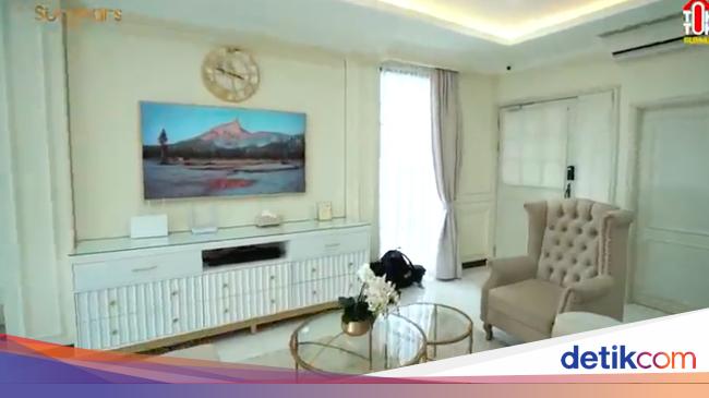 9 Potret Rumah Baru Fitri Tropica, Cozy Banget Bergaya Modern-Klasik