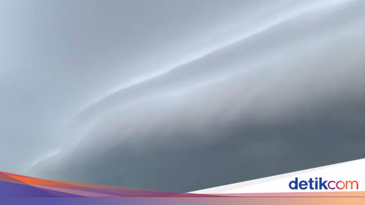 Viral Awan Membentuk Garis di Jakarta, BMKG Ungkap Fenomena Sebenarnya