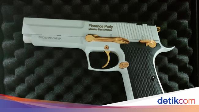 Cerita 'Pistol Bukan Keris' dari Prabowo ke Menteri Prancis Cerita 'Pistol Bukan Keris' dari Prabowo ke Menteri Prancis