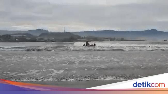 Perahu Terbalik Dihantam Ombak, 1 Nelayan Palabuhanratu Hilang