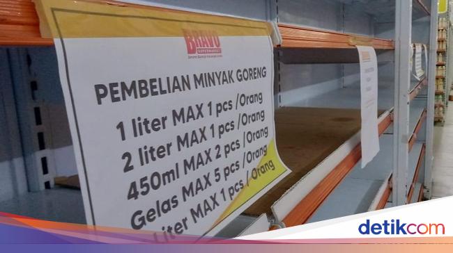 Minyak Goreng Langka di Blora, Pembeli Harus Antre-Bawa KTP