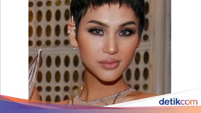 8 Foto Transgender Cantik Jadi Saingan Wanita Asli di Miss Universe Vietnam