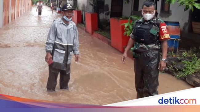 Hujan Sejak Pagi, Kota Semarang Dilanda Banjir