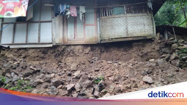 Rumah Warga Trenggalek Ini Menggantung Hampir Ambrol Gegara Tergerus ... Rumah Warga Trenggalek Ini Menggantung Hampir Ambrol Gegara Tergerus ...