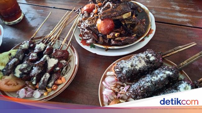 Maknyus! Sate Buntel dan Tengkleng Rica Buatan Pak Manto Asli Solo