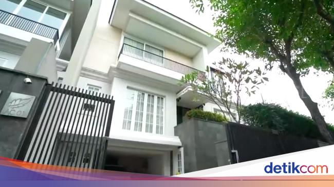 10 Potret Rumah Mewah Bu Rudy, Berkah Jualan Sambal Setelah Tak Tamat SD