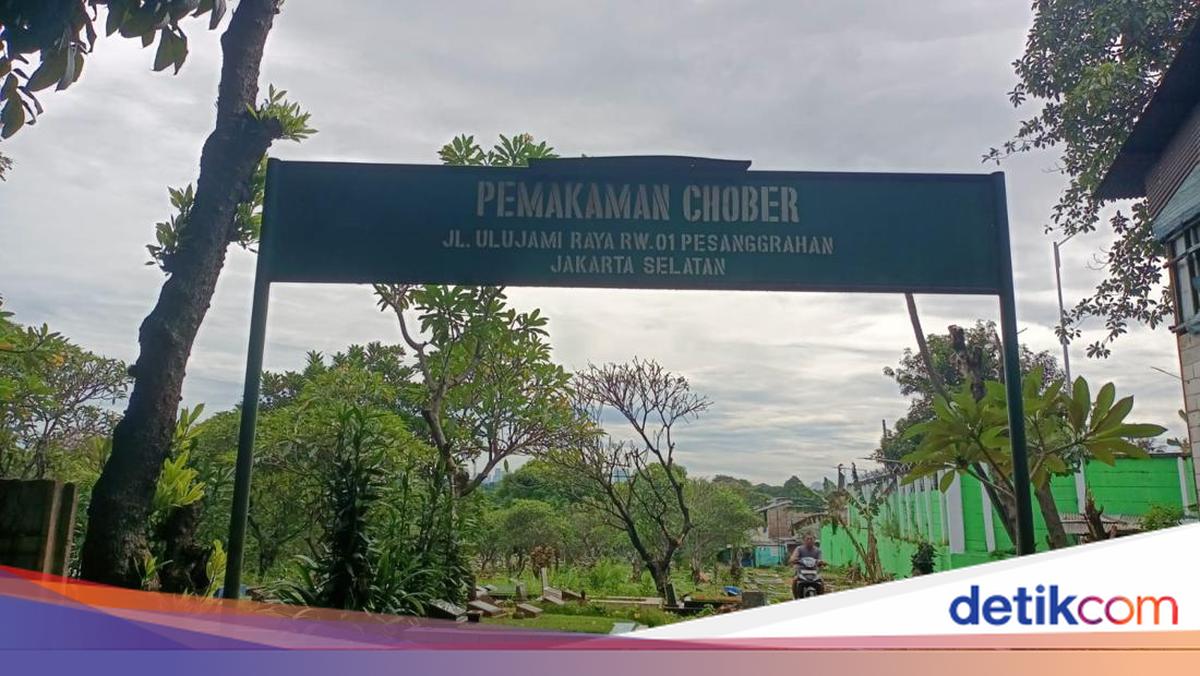 Polisi Gelar Rekonstruksi Pembunuhan Chef Fiky di TPU Chober Ulujami