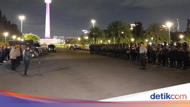 Polda Metro Jaya Gelar Apel Patroli di Monas Malam Hari, Ada Apa? Polda Metro Jaya Gelar Apel Patroli di Monas Malam Hari, Ada Apa?