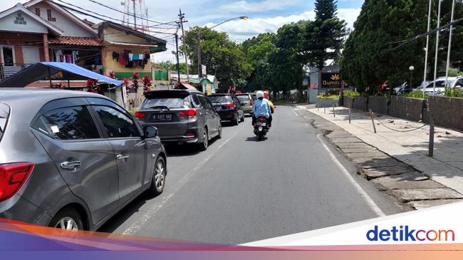 Arus Balik Libur Panjang, Lalin Lembang Menuju Bandung Padat Merayap Arus Balik Libur Panjang, Lalin Lembang Menuju Bandung Padat Merayap