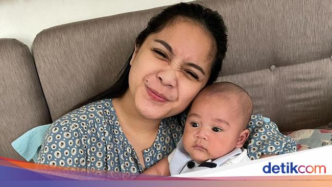 Gaya Nagita Slavina Pakai Sandal Karet, Dikira Rp 35 Ribu Ternyata..