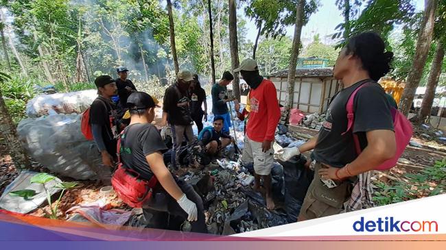 Sampah Pendaki Gunung Penanggungan Dikumpulkan, Mulai Tisu Basah-Botol ...