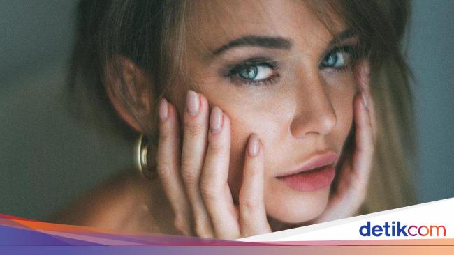 Potret Model Ukraina yang Jual Foto Seksi untuk Bantu Keuangan Klub Bola