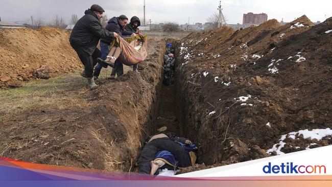 Korban Perang Ukraina vs Rusia Dikubur Massal