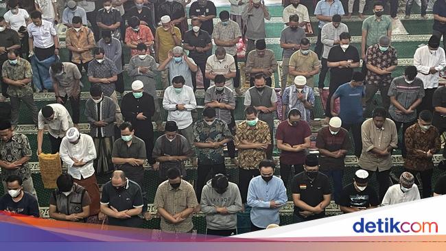 8 Syarat Jadi Imam Salat Berjamaah, Muslim Wajib Tahu!
