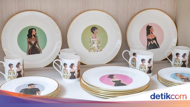 Kris Jenner Pamer Piring Mewah, Ada yang Bergambar Keluarganya