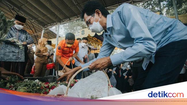 Mertua Walkot Eri Cahyadi Wafat, Ketua DPRD Surabaya: Kita Semua Berduka Mertua Walkot Eri Cahyadi Wafat, Ketua DPRD Surabaya: Kita Semua Berduka