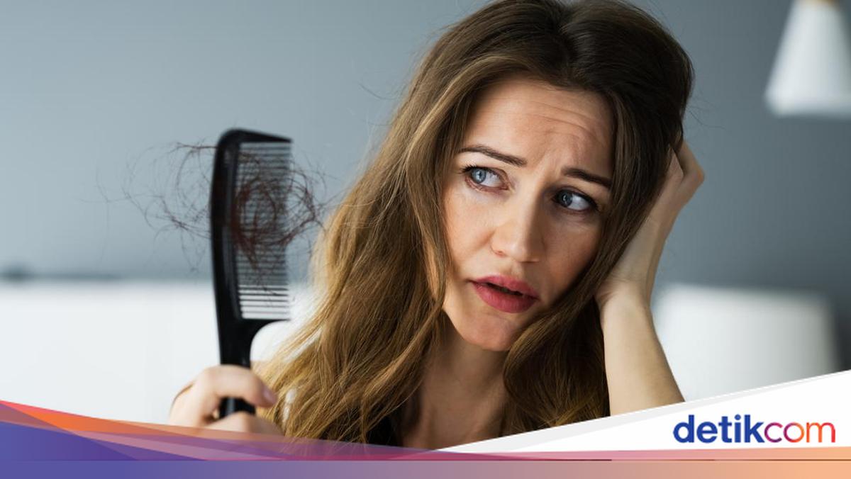 8 Ciri-ciri Rambut Rontok karena Penyakit yang Patut Diwaspadai