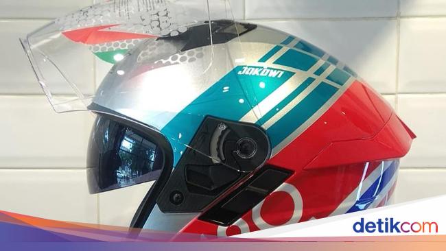 Ini Penampakan Helm Jokowi yang Ditenteng saat Foto Bareng Pebalap MotoGP