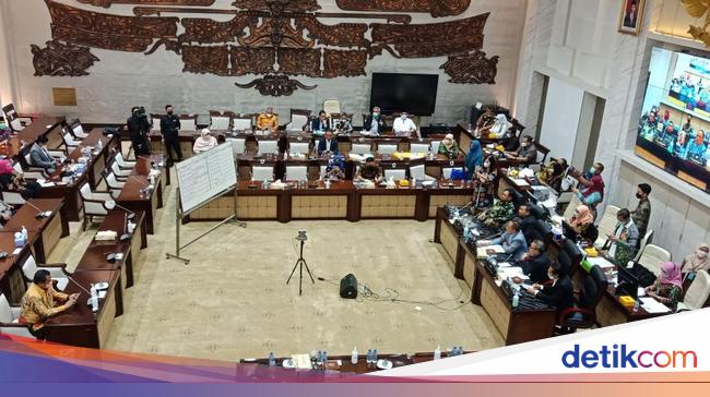 DPR Restui 16 BUMN Dapat Suntikan Modal Negara