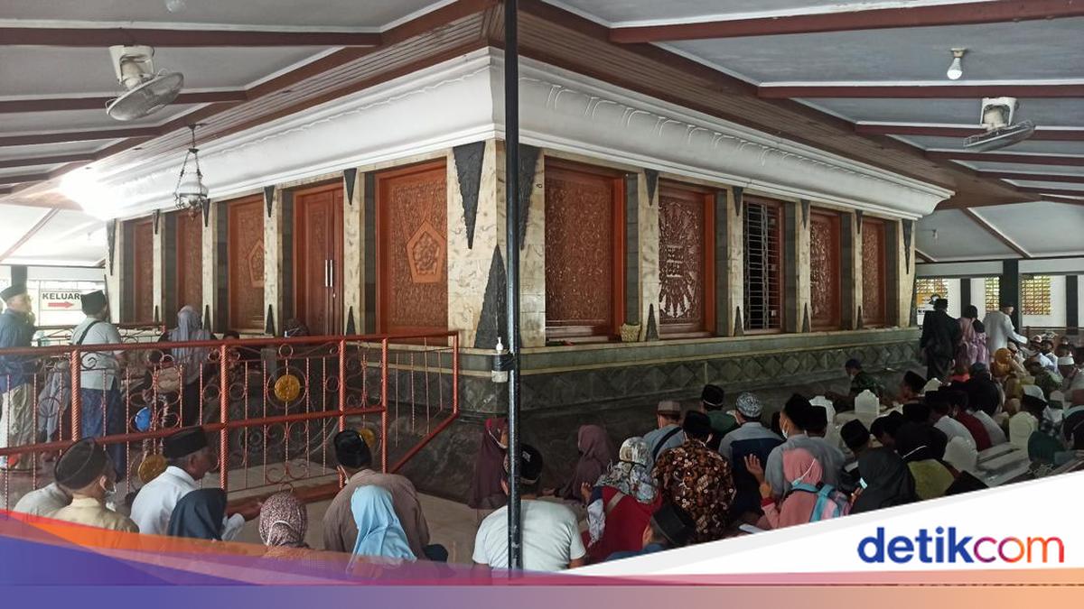9 Tempat Ziarah Makam Wali Songo dan Rutenya