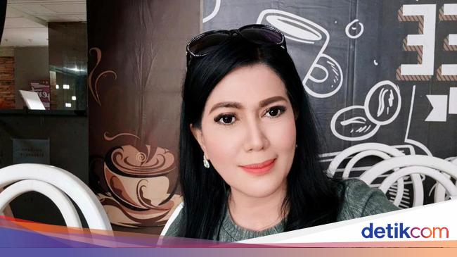 Langganan Peran Antagonis, Helsi Herlinda Kini Coba Protagonis Langganan Peran Antagonis, Helsi Herlinda Kini Coba Protagonis