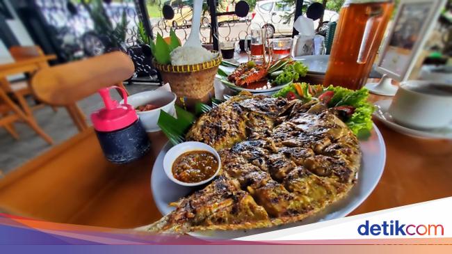 Raos Pisan! Ikan Bakar Racikan Samara Dua Belas Khas Dapoer Muara Kenari