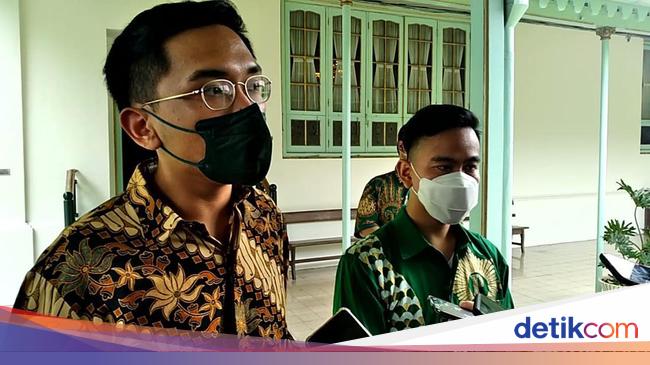 Pakai Batik Paundra, Gibran Temui Mangkunegoro X untuk Bahas Ini