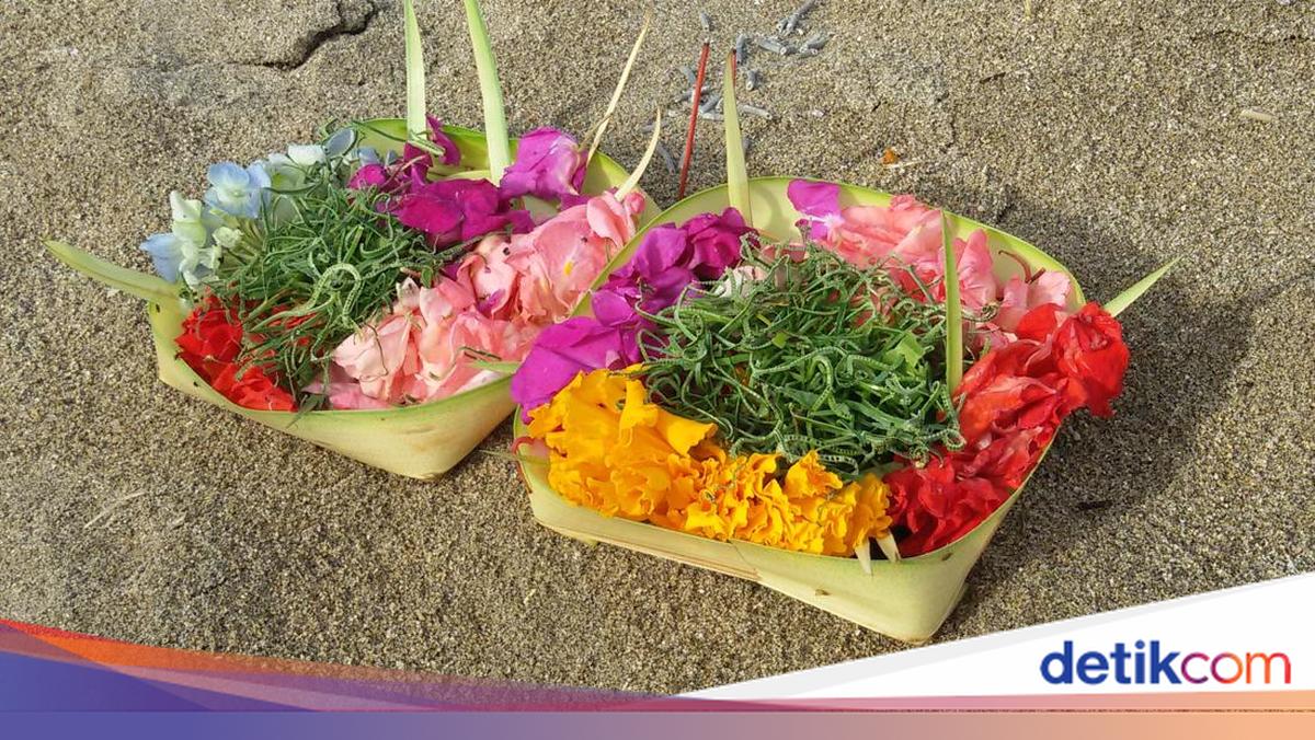 Canang Adalah: Sejarah, Fungsi, dan Bentuknya