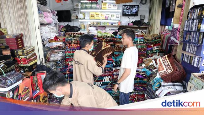 Jelang Ramadan, Penjualan Kelengkapan Salat di Pasar Baru Naik 20%