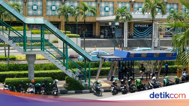 Pernah Dirazia, Ojol Mangkal Lagi di Halte Atletik Senayan