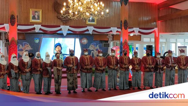 HUT Kabupaten Kediri, Bupati Tetapkan Pakaian Khas Jadi Seragam Dinas