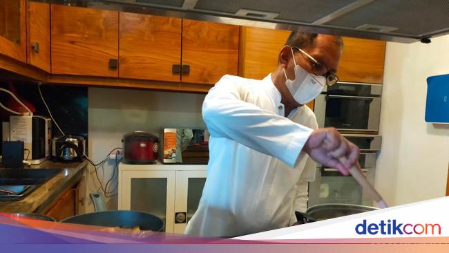 Festival Merebus untuk Atasi Minyak Goreng Langka, Danny Rebus Pisang ...