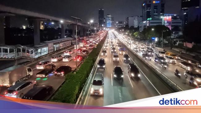 Volume Kendaraan Meningkat, Tol Dalam Kota hingga Tol JORR Macet