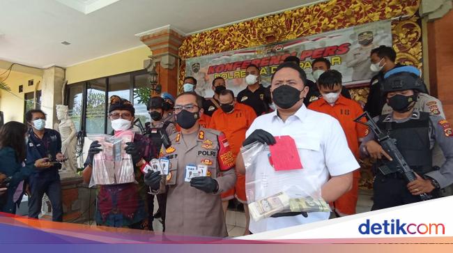 4 Penipu Modus Gandakan Uang Ditangkap, Beraksi 17 Kali di Jawa-Bali 4 Penipu Modus Gandakan Uang Ditangkap, Beraksi 17 Kali di Jawa-Bali