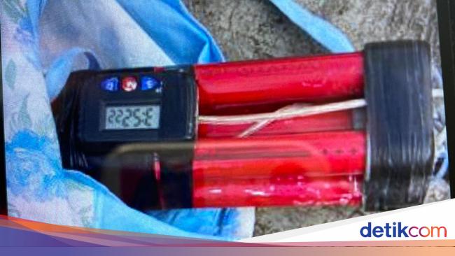 Snapshots: Penampakan Pipa-Jam Mencurigakan di Dekat Denpom Solo