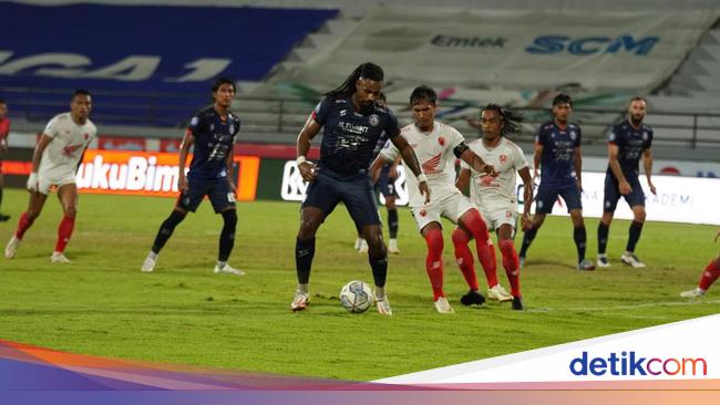 Carlos Fortes Pindah ke PSIS, Ini yang Bikin Arema FC Kecewa