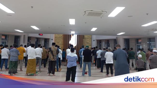 Gelar Salat Tarawih, Begini Suasana di Masjid At-Tanwir Muhammadiyah ...