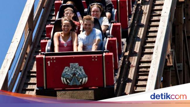 Ini Roller Coaster Kayu Terpanjang di Dunia dan Semakin Panjang