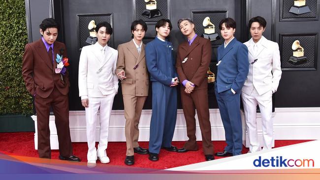 BTS Berbalut Setelan Jas Louis Vuitton di Red Carpet Grammy