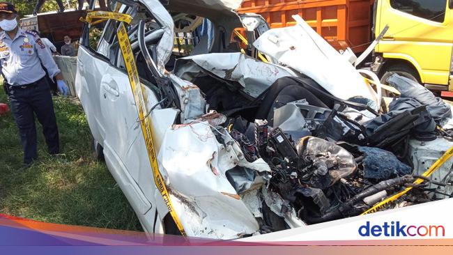 Fakta Baru Kecelakaan Maut Tewaskan 6 Orang di Cirebon Fakta Baru Kecelakaan Maut Tewaskan 6 Orang di Cirebon