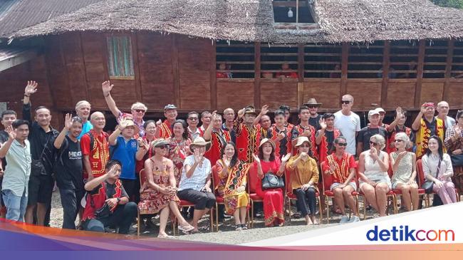 Saat Bule-bule Peserta West Sumatra Rally Yacht 2022 Berkunjung ke Nias