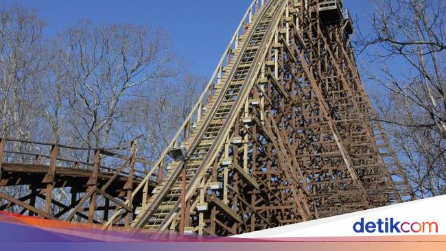 Potret Roller Coaster Kayu Terpanjang di Dunia, Ngeri atau Keren?