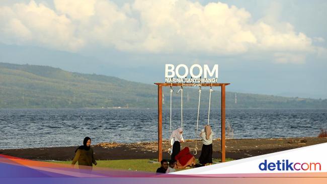 Ngabuburit di Pantai Boom Banyuwangi, Makin Gelap Makin Sparkling