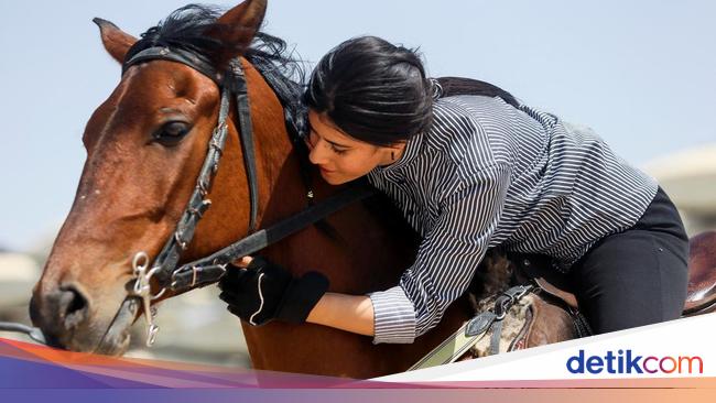 Wanita-wanita Tangguh Irak Ini Jago Berkuda Lho, Penasaran?