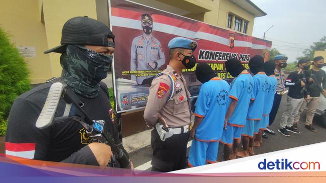 Polres Cianjur Tangkap Komplotan Perampok Spesialis Toko Swalayan Polres Cianjur Tangkap Komplotan Perampok Spesialis Toko Swalayan